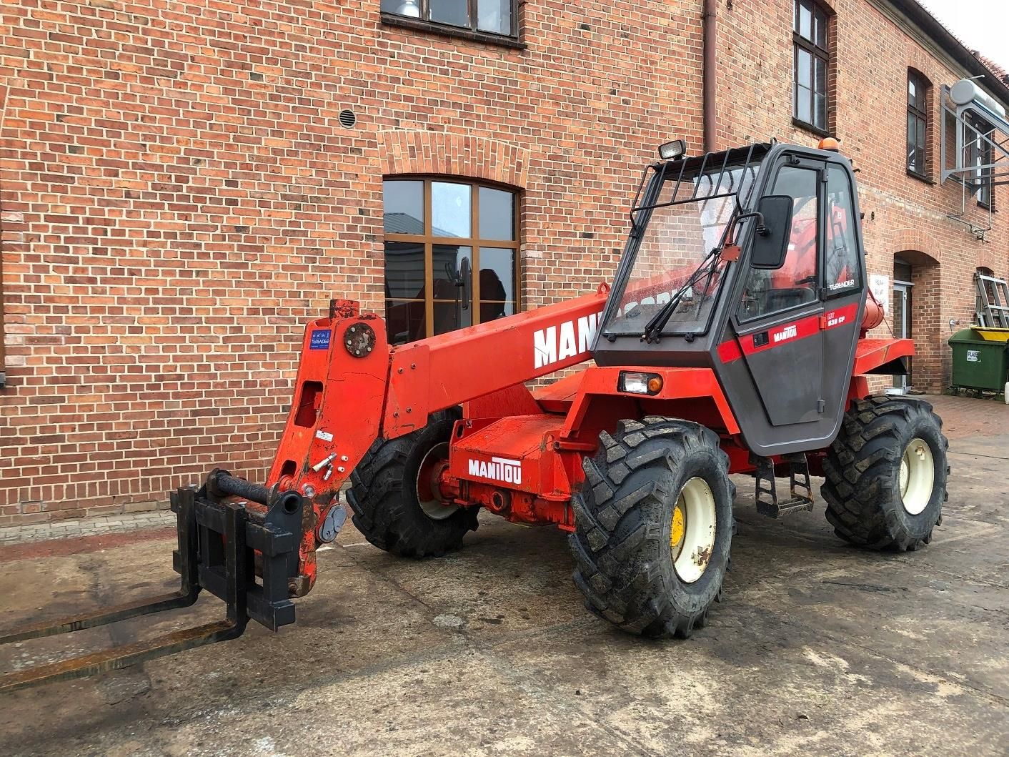 ŁADOWARKA TELESKOPOWA MANITOU MT930 CP 4X4 9M 3T - Opinie i ceny na ...