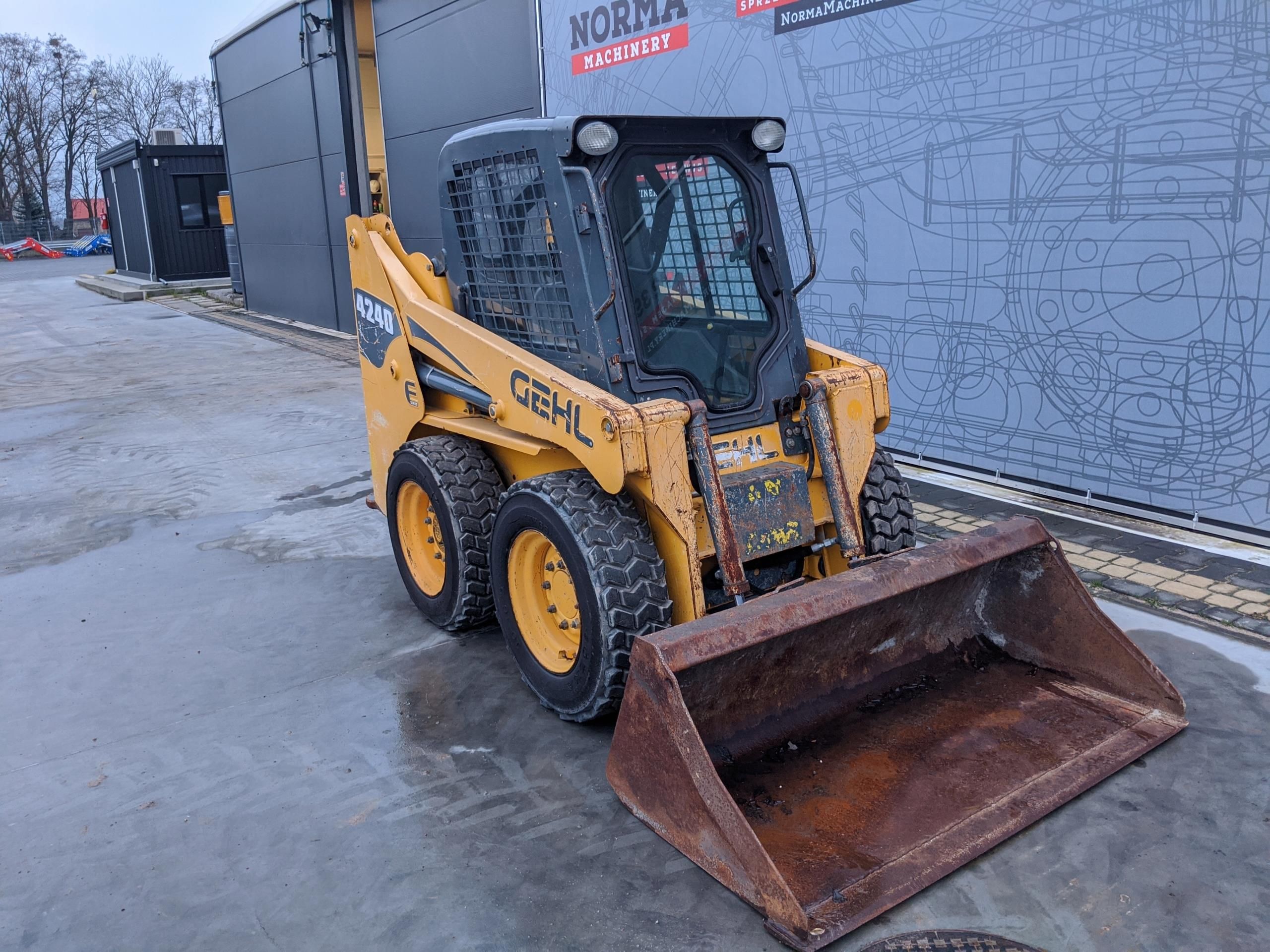 Miniładowarka Gehl SL 4240 - Opinie i ceny na Ceneo.pl