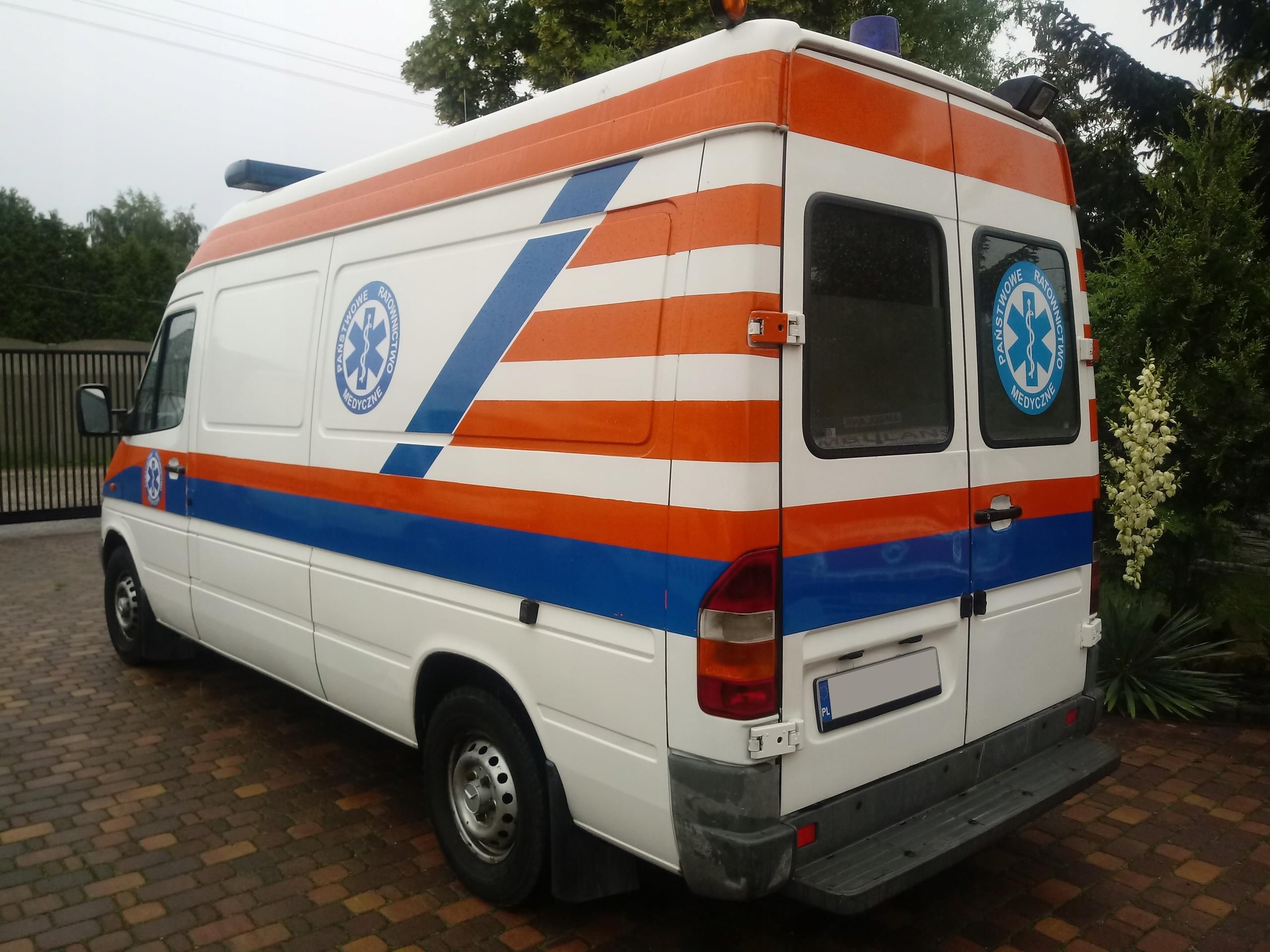 Ambulans Karetka Mercedes Sprinter Kamper Camper - Opinie i ceny na ...
