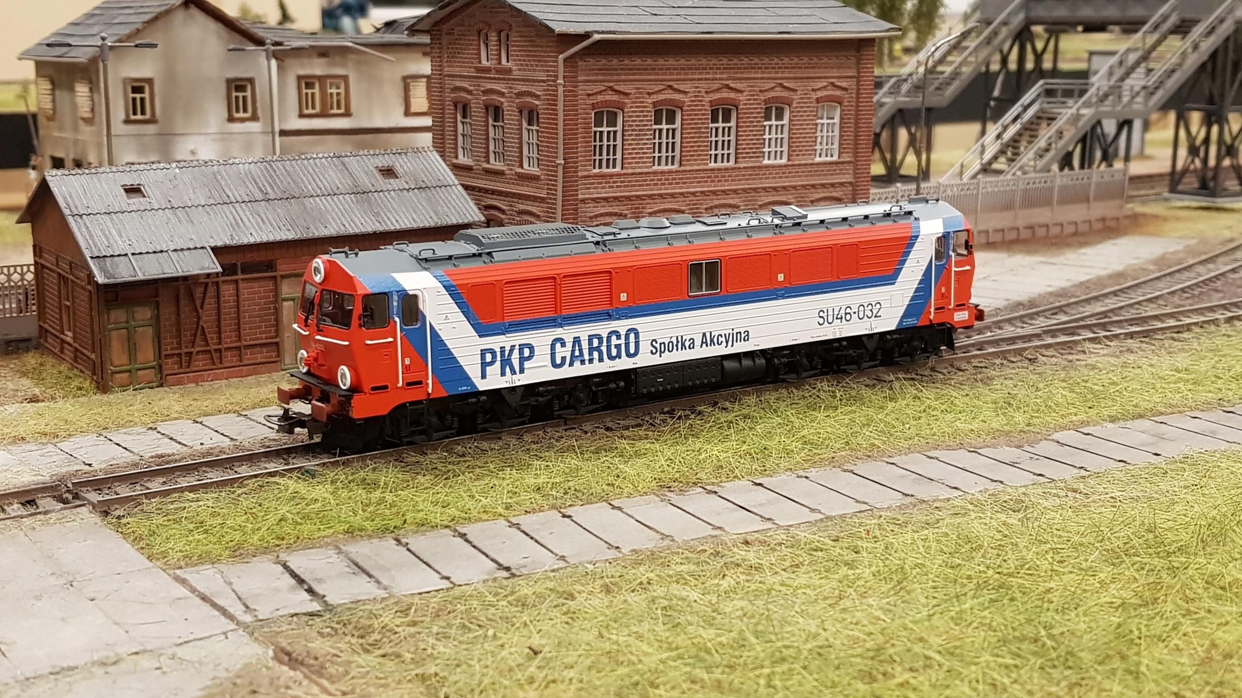 LOKOMOTYWA SPALINOWA SU46 PKP CARGO H0 PIKO 52866 - Ceny i opinie - Ceneo.pl
