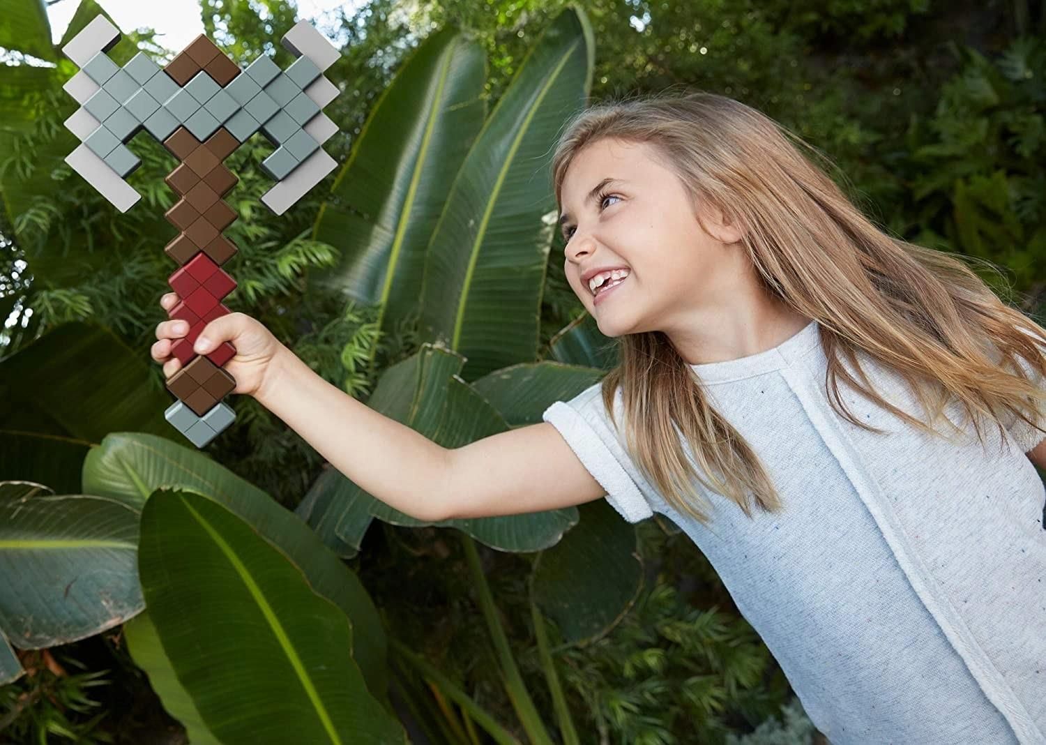 Mattel Minecraft Topór Deluxe z Dźwiękiem GNM46 - Ceny i opinie - Ceneo.pl