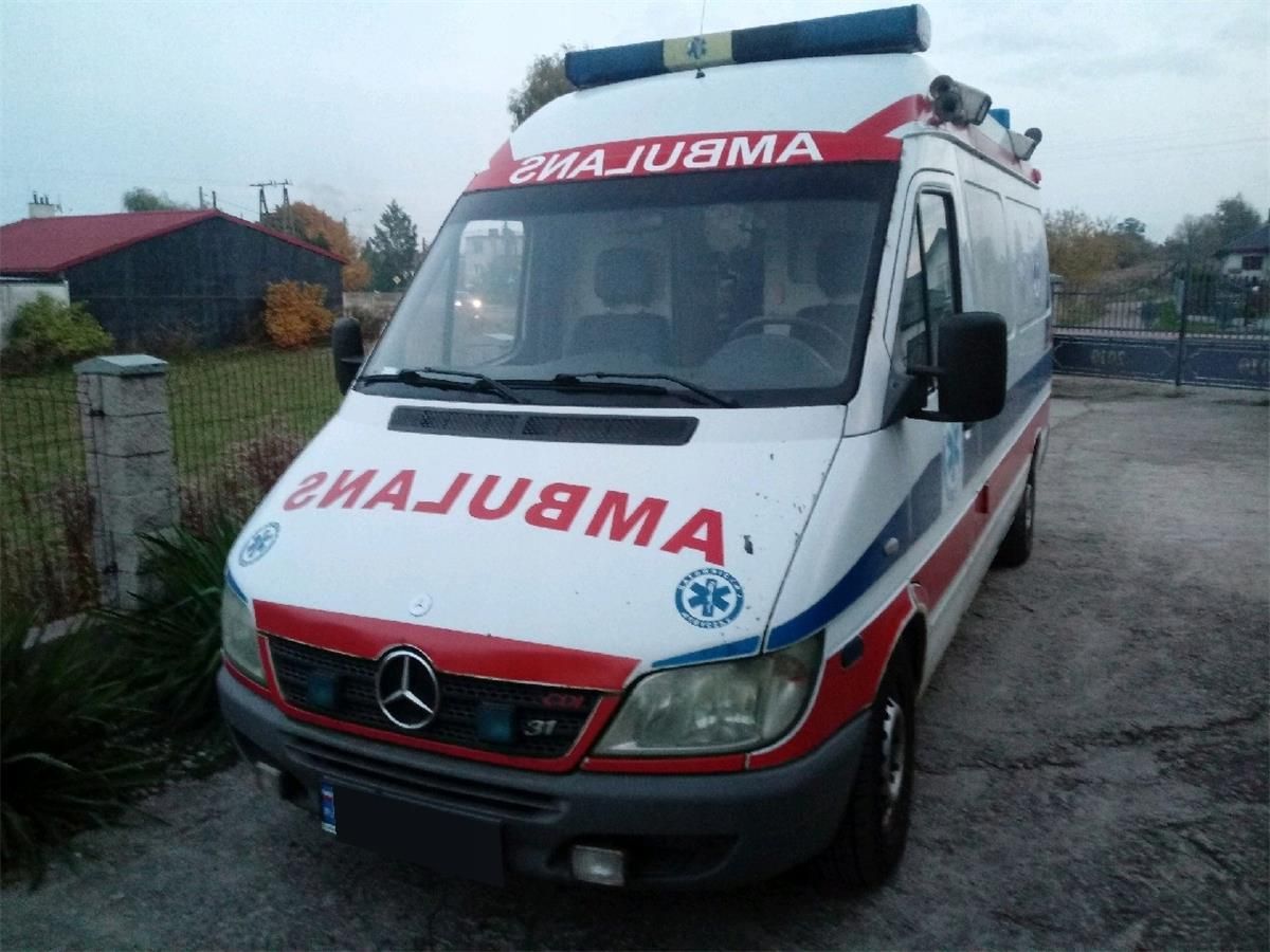 Karetka Mercedes Sprinter Ambulans Camper Kamper - Opinie i ceny na ...