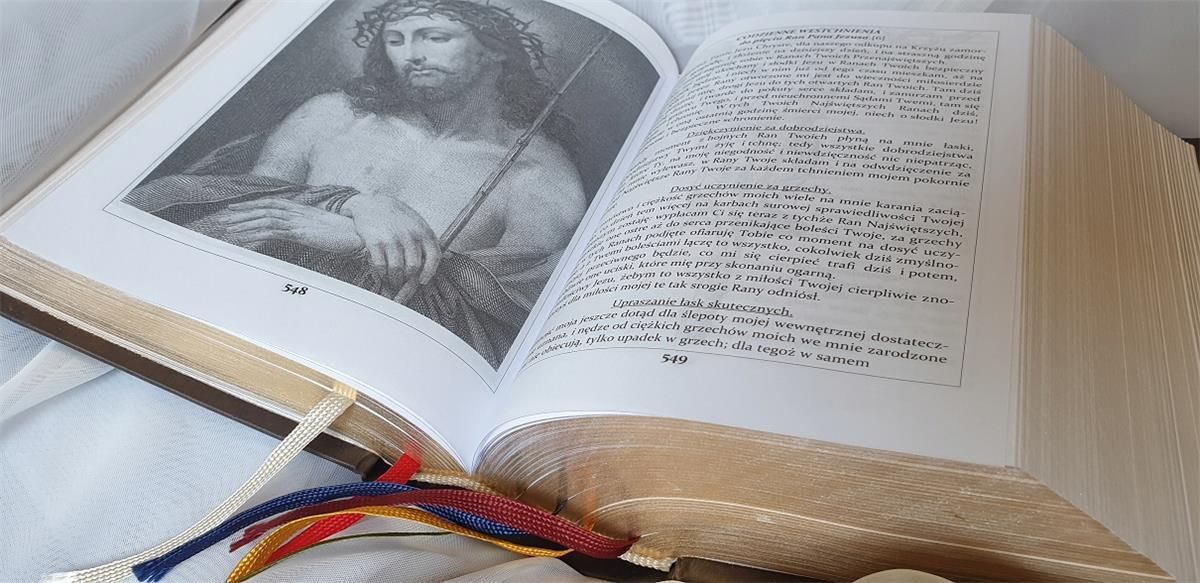 Modlitewnik Świętej Tradycji Laudetur Iesus Chris - Książka religijna ...