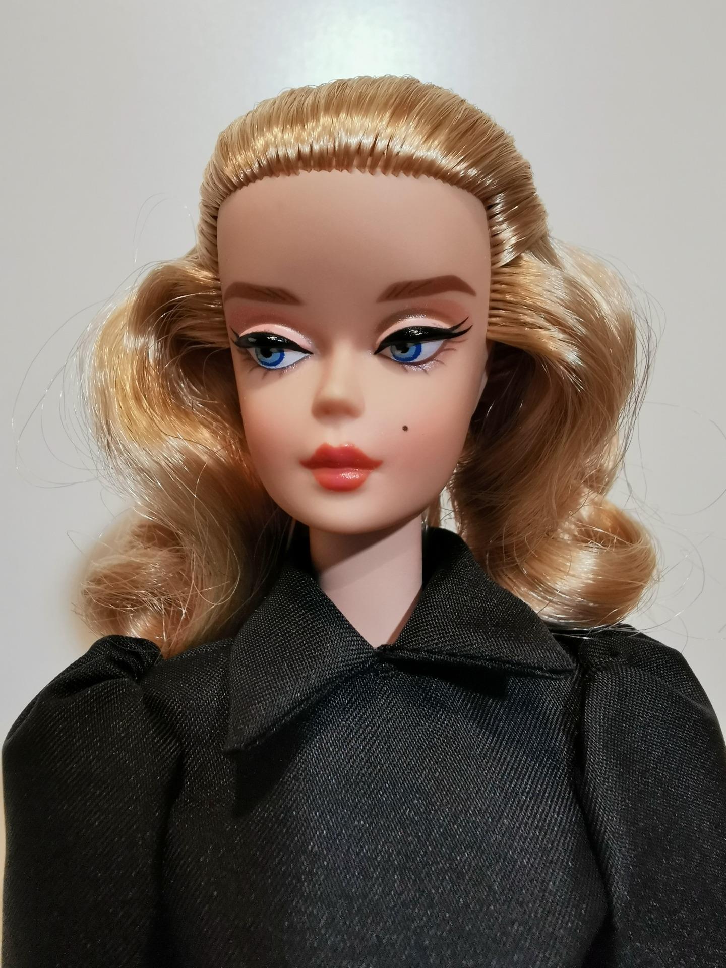 Lalka BARBIE - LALKA KOLEKCJONERSKA - BEST IN BLACK - GHT43 - Ceny i ...
