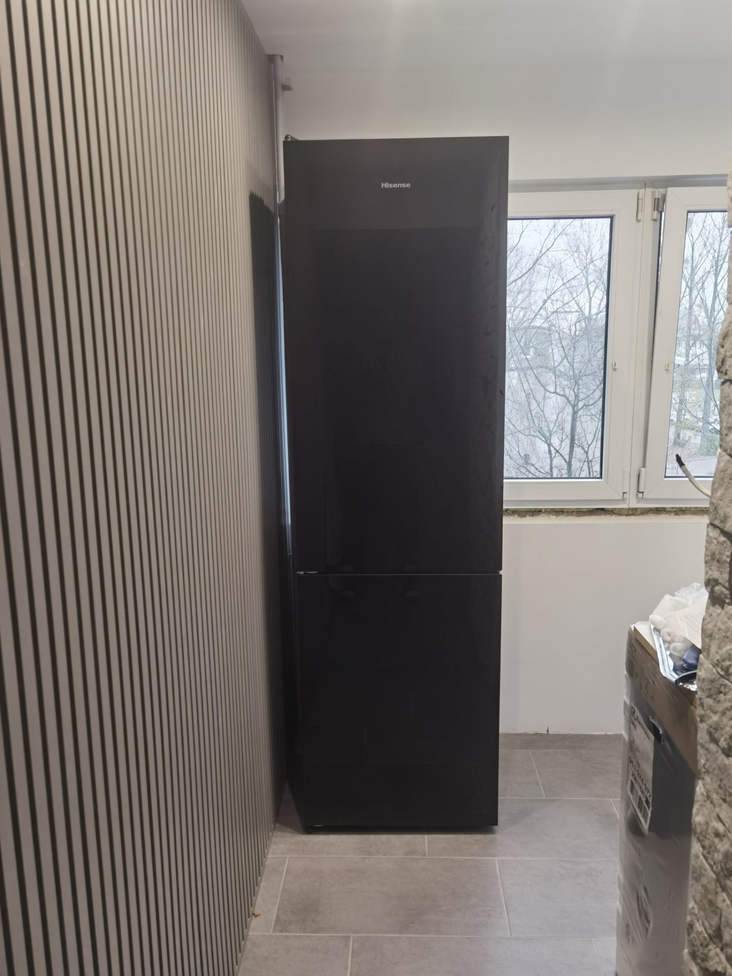 Lodówka Hisense RB440N4GBE z zamrażalnikiem dolnym 200,4 cm Czarna od ...