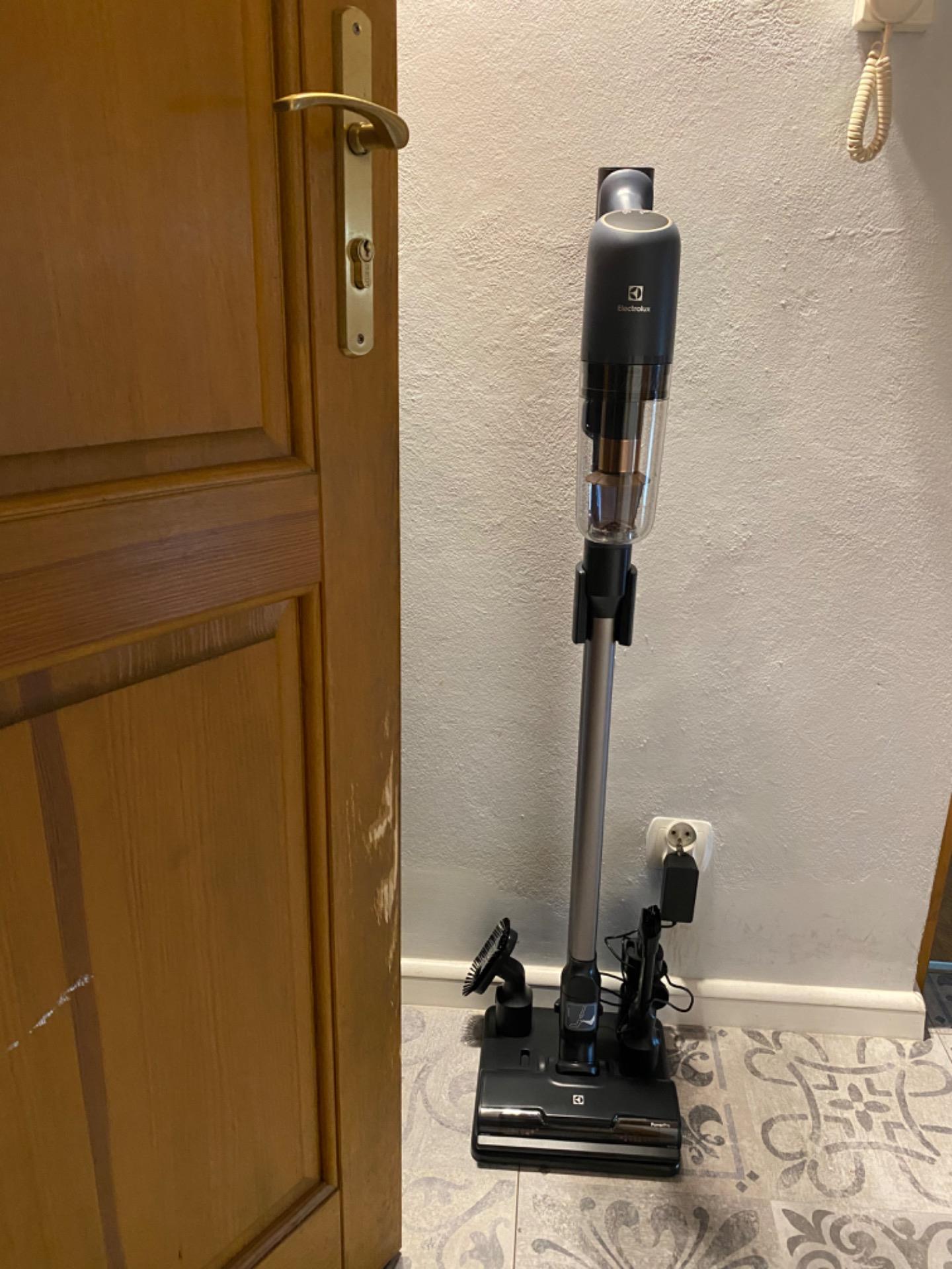 Electrolux Ultimate 700 Turbo Drive EP71U142XN - Opinie i ceny na Ceneo.pl