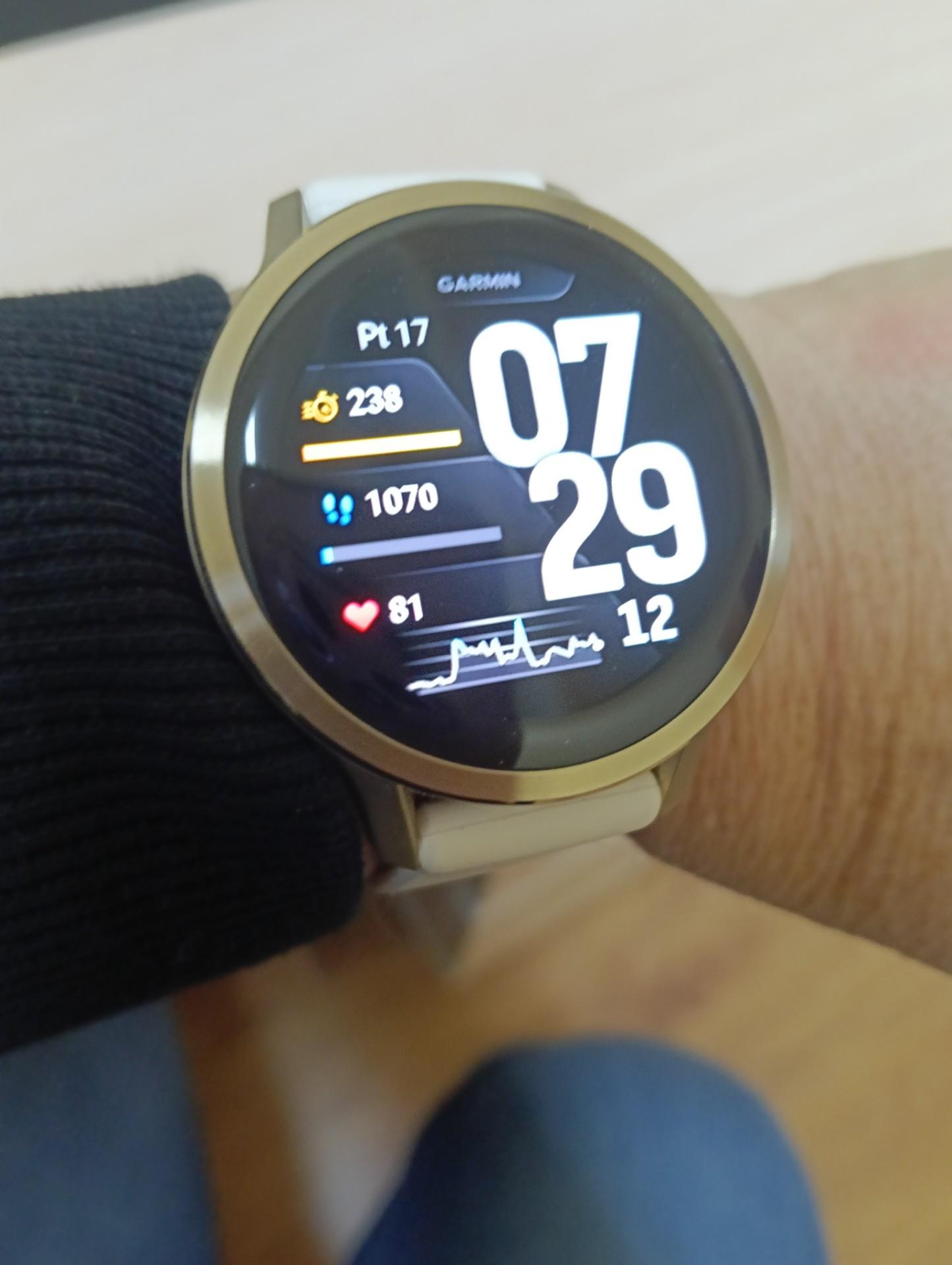 Garmin Venu 4 41mm Lunar gold z paskiem silikonowym w kolorze Bone ...