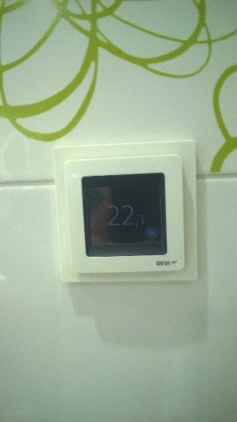 DEVI Elektroniczny termostat dotykowy DEVIreg Touch czarny (140F1069) - Opinie i ceny na Ceneo.pl